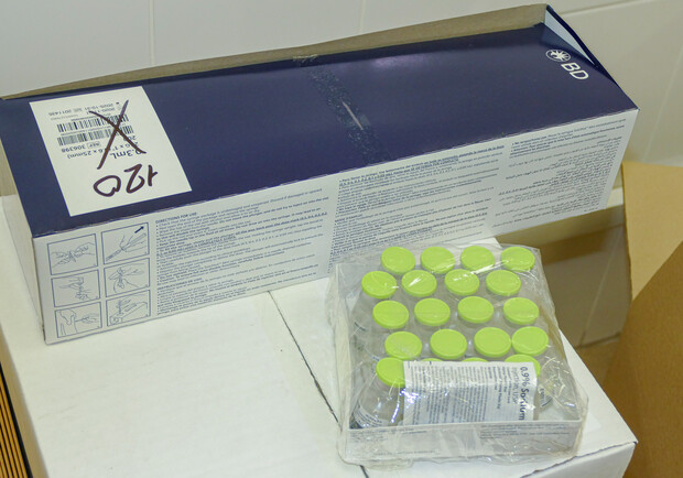 В Днепр приехала вакцина Pfizer: кого будут прививать и сколько нужно доз - Днепр Vgorode.ua