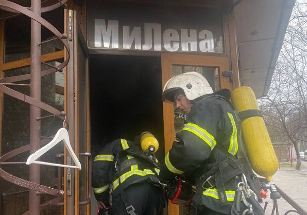 На улице Дворянской в Одессе загорелся салон красоты (видео) - Одесса Vgorode.ua