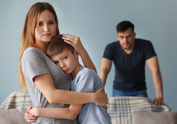 У Львові чоловік кинув пасинка на підлогу і сяде в тюрму на 5 років - Львів Vgorode.ua