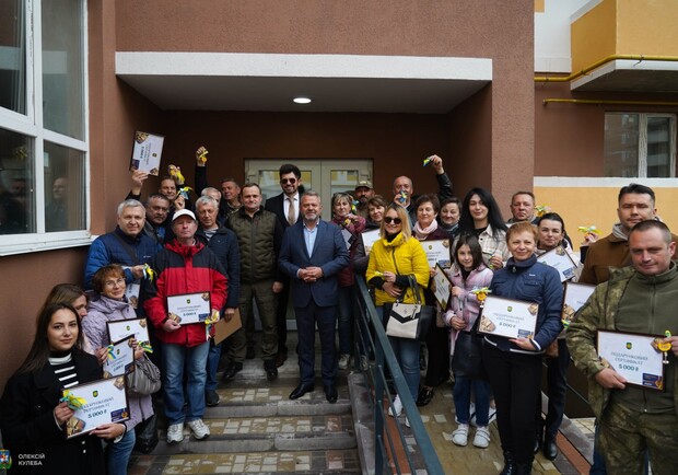 В Буче 52 семьям военных подарили новые квартиры - Киев Vgorode.ua