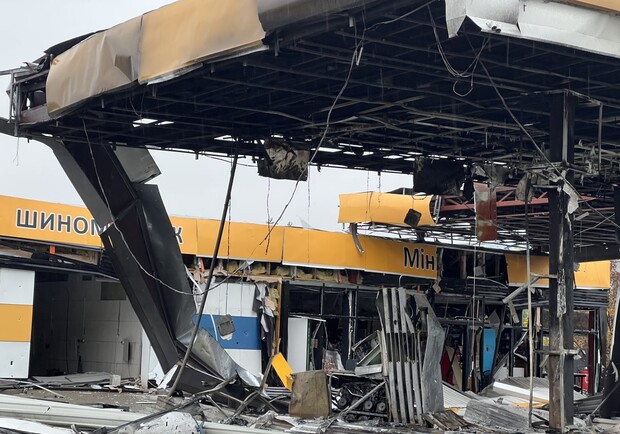 Ракетный удар по Днепру разрушил открывшийся накануне шиномонтаж - Днепр Vgorode.ua