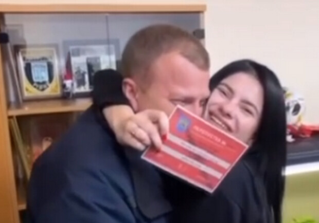 Скандал: подарована нареченій головним патрульним Львівщини перепустка виявилася нечинною ...