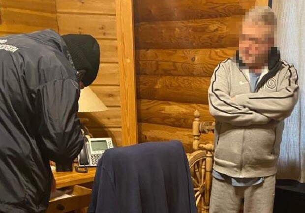 Сотрудники СБУ сняли обувь перед обысками в доме Коломойского - Днепр Vgorode.ua