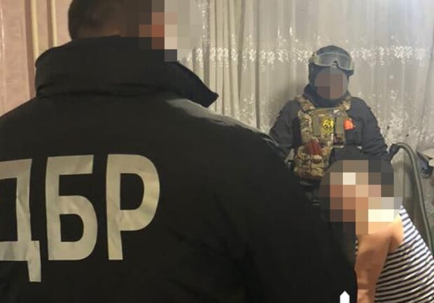 Просверлили руку: в Днепре банда под видом военных пытала и грабила горожан - Днепр Vgorode.ua