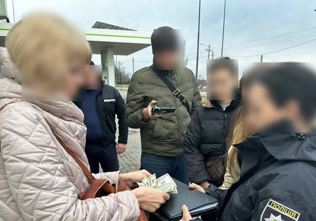 В Одесі двох чиновників Реєстру судноплавства затримали на хабарі – 1700 та 1000 доларів - Одеса ...