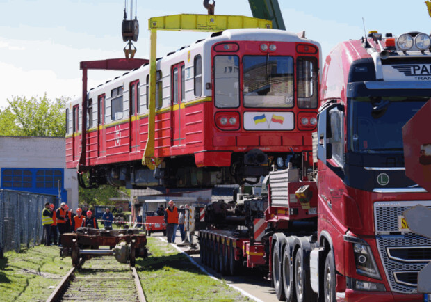 В Киев для столичного метро приехали еще 6 вагонов из Варшавы - Киев Vgorode.ua