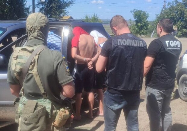 На Одещині іноземці вивозили українців за кордон у багажнику автомобіля (фото) - Одеса Vgorode.ua