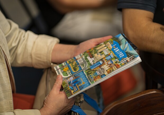 В Днепре презентовали англоязычную книгу, в которой рассказывается о городе в прошлом и сейчас ...