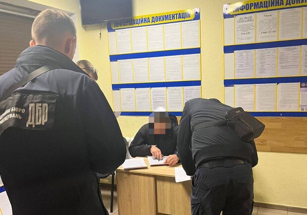 Жесткое вручение повестки в Радужном: в ГБР занялись инцидентом - Одесса Vgorode.ua