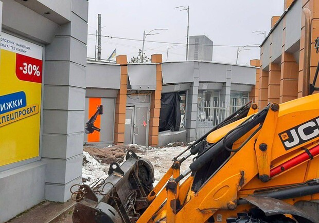 Біля метро "Деміївська" просів ґрунт: що кажуть у КМДА - Київ Vgorode.ua