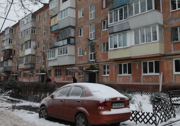 У Дніпрі ремонтують будинки, які постраждали внаслідок ракетного удару - Дніпро Vgorode.ua