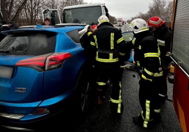 Біля Львова Toyota RAV-4 протаранив евакуатор - Львів Vgorode.ua