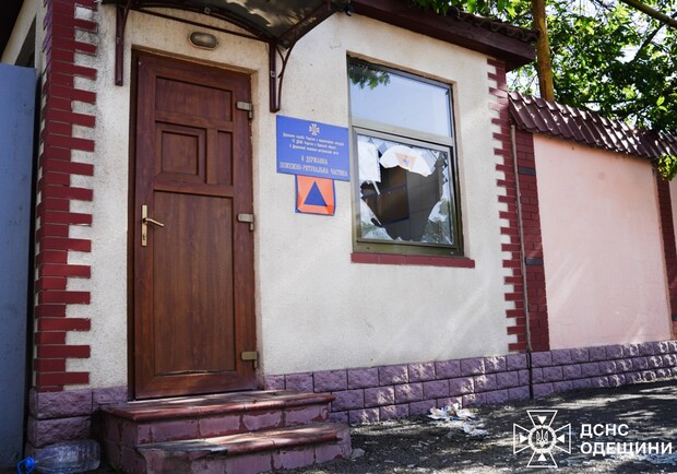 Внаслідок нічного обстрілу Одеси постраждала пожежна частина (фото, відео) - Одеса Vgorode.ua