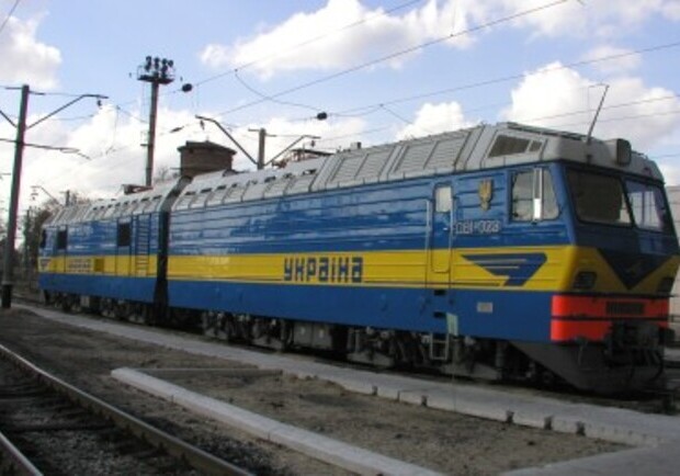 Придніпровська залізниця тимчасово скасувала рух деяких приміських електропоїздів: що сталося ...