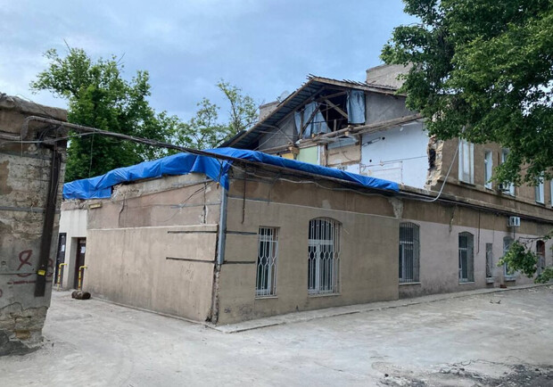 Дом на проспекте Шевченко в Одессе, который повредил дрон, остался без крыши (видео) - Одесса ...