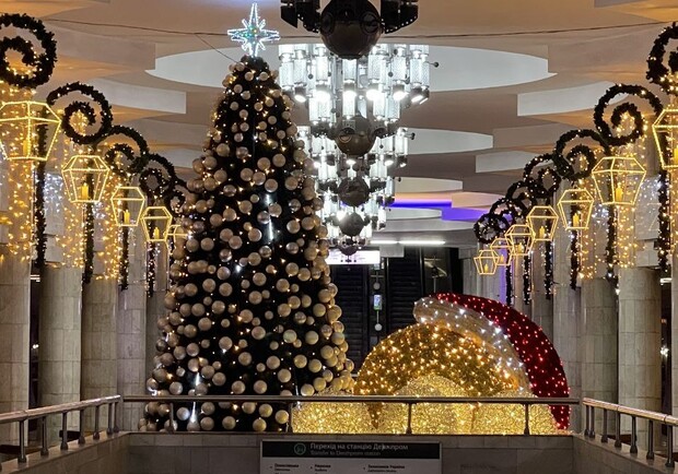 Як прикрасили станцію "Університет" до Нового року (фото) - Харків Vgorode.ua