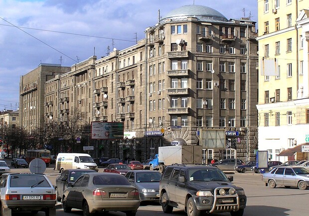 На улице Полтавский Шлях временно ограничили движение транспорта - Харьков Vgorode.ua