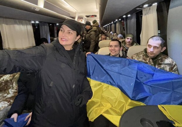 В Украину из российского плена 30 декабря 2024 года вернули пятерых защитников острова Змеиный ...