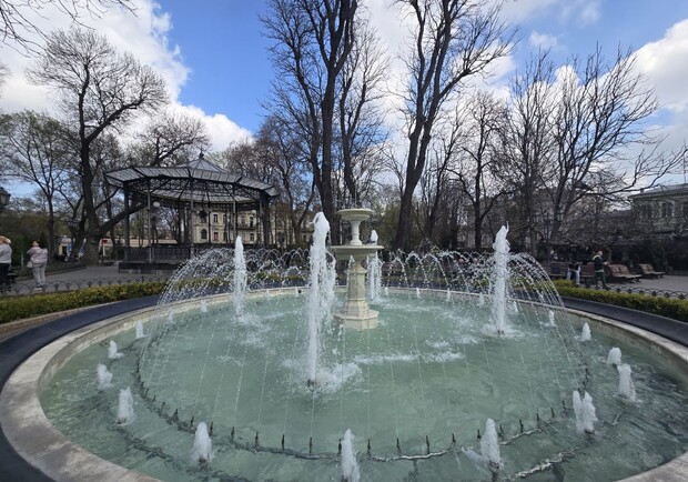 В Одессе 1 апреля 2025 года заработал фонтан в Городском саду (фото, видео) - Одесса Vgorode.ua