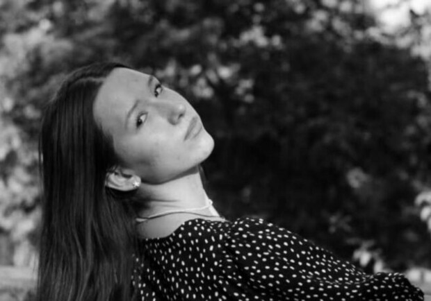 Один крок, який вона не встигла зробити: у Дніпрі від удару дрону загинула 17-річна студентка ...