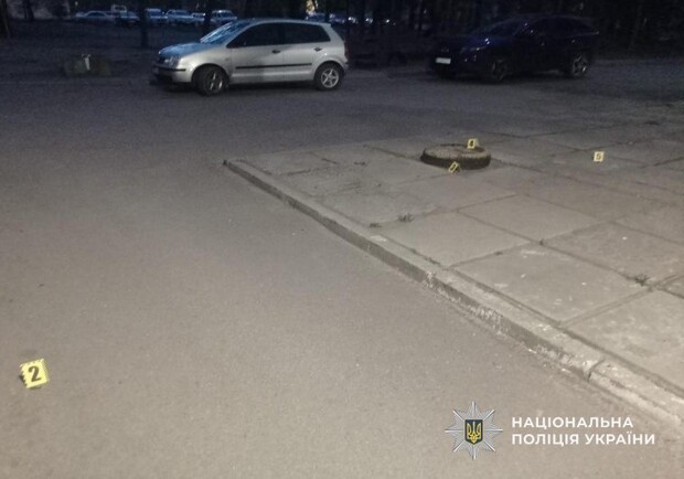 У Кам’янському чоловік відкрив стрілянину з автомата у дворі багатоповерхівки: його затримали ...