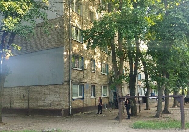 У Харкові чоловік утримував двох жінок у квартирі та погрожував їм ножем - Харків Vgorode.ua