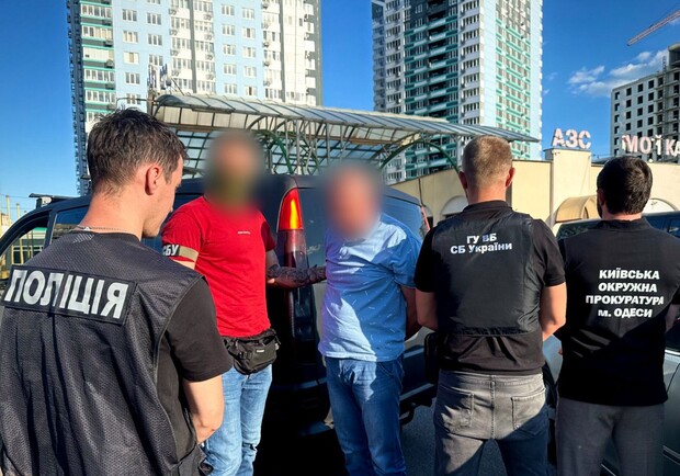 В Одессе разоблачили мужчин, обещавших за взятку предоставить военнообязанному фиктивную ...