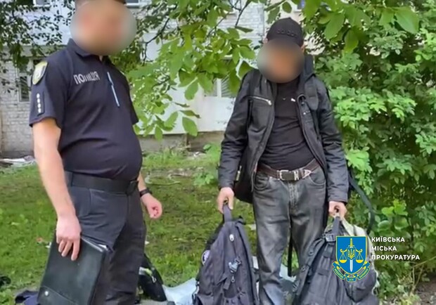 Вкрав речі рятувальника ДСНС, поки той ліквідовував наслідки атаки РФ у Києві - Київ Vgorode.ua