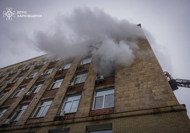 В центре Харькова горело офисное здание - Харьков Vgorode.ua