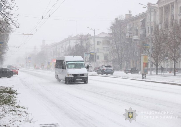 В Запорожье дороги убирают 53 единицы спецтехники: водителей просят не оставлять авто на ...