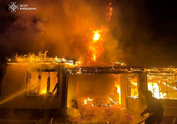 Пожежа у Дмитрівці під Бучею: загинула дружина ексзаступника голови КОДА, він і доньки в лікарні ...