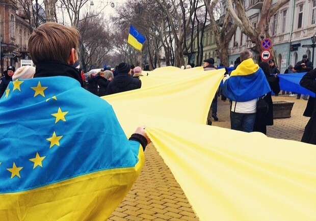 Новости Одессы: форум Евромайдана, 500-метров фланг Украины пронесли по центру. По Одессе гулял ...