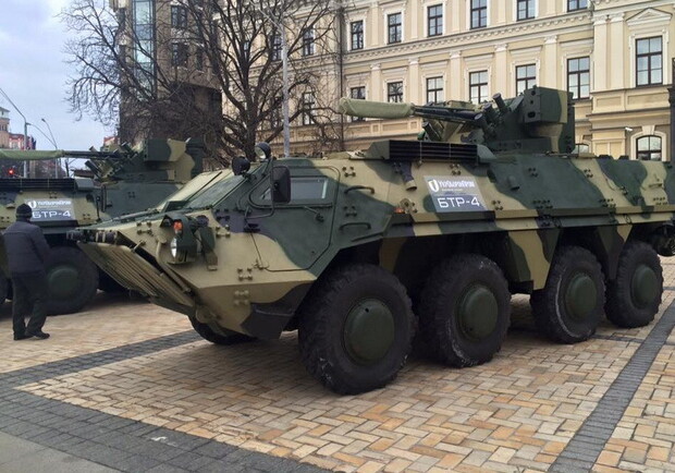 В Киеве проходит выставка военной техники "Оружие победы" - Киев Vgorode.ua
