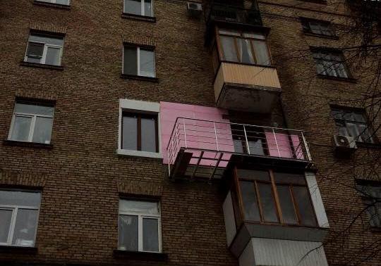 В Киеве заметили ярко-розовый утеплитель на фасаде дома - Киев Vgorode.ua