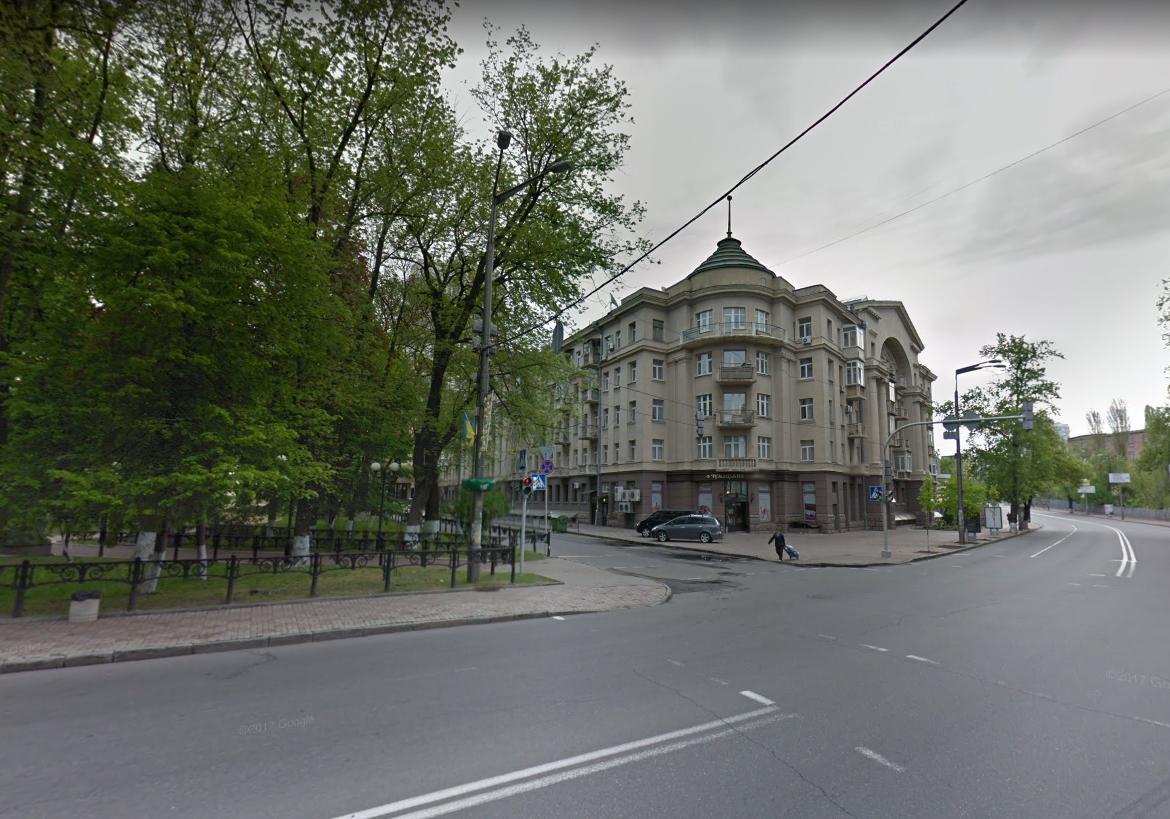 Возле станции метро "Арсенальная" 70 детей ограбили магазин: фото - Киев Vgorode.ua