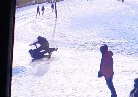 В Оболонском районе учителя вышли на митинг под лицей №157 - Киев Vgorode.ua