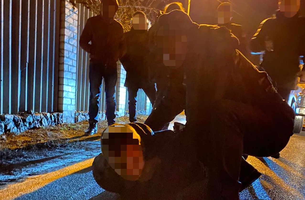 Под Харьковом полицейские вымогали 1000 долларов взятки (фото, видео) - Харьков Vgorode.ua